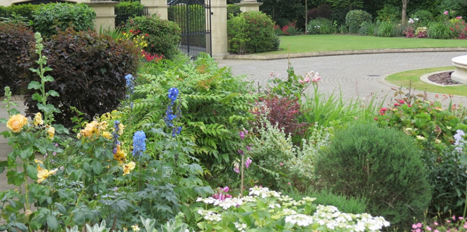 Large country house garden | Timotay Landscapes